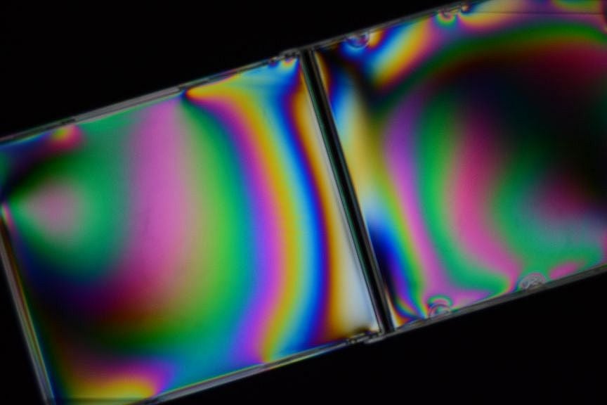 Make Pictures With Polarized Light From An Lcd 3 Steps
