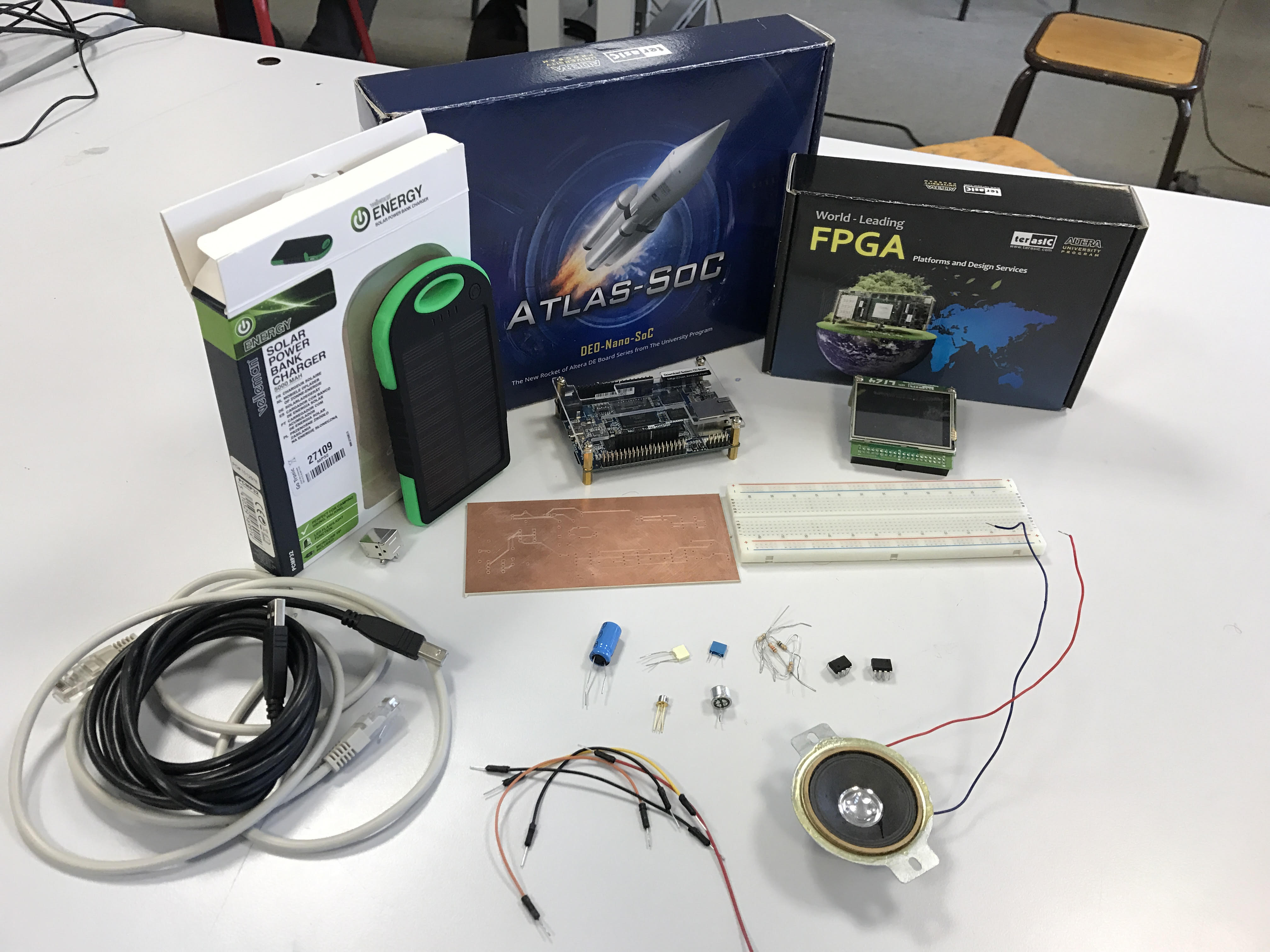 Music Synthesizer Based On De0 Nano Soc Trybotics