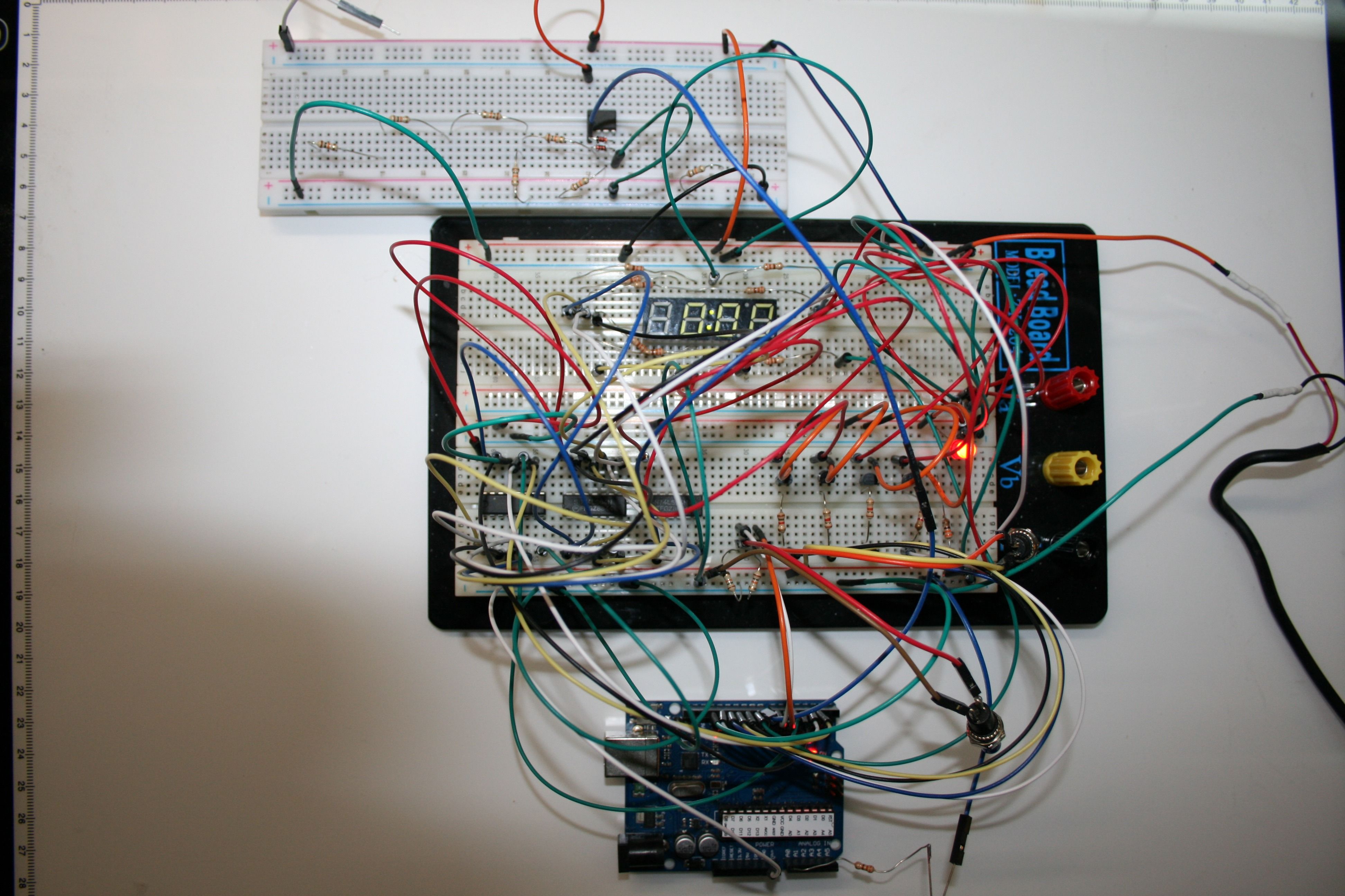 Arduino Digital Clock Synchronized by the 60Hz Power Line | Trybotics