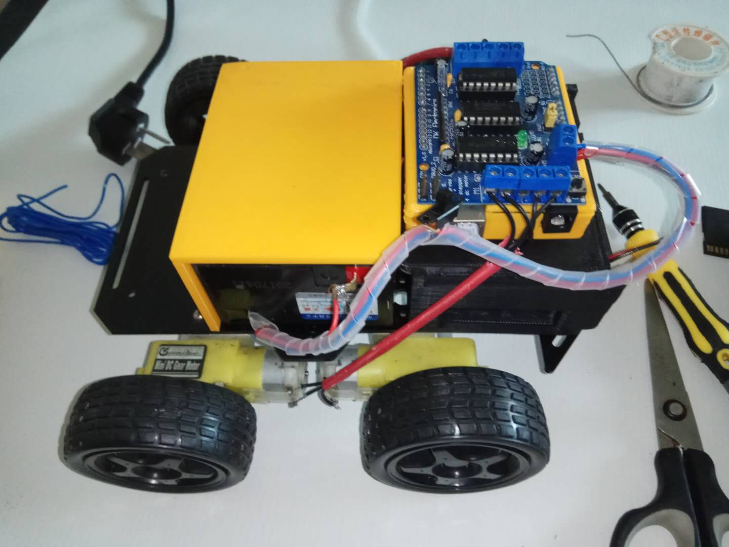 Banana/Raspberry Pi + Arduino Rover With Webcam | Trybotics