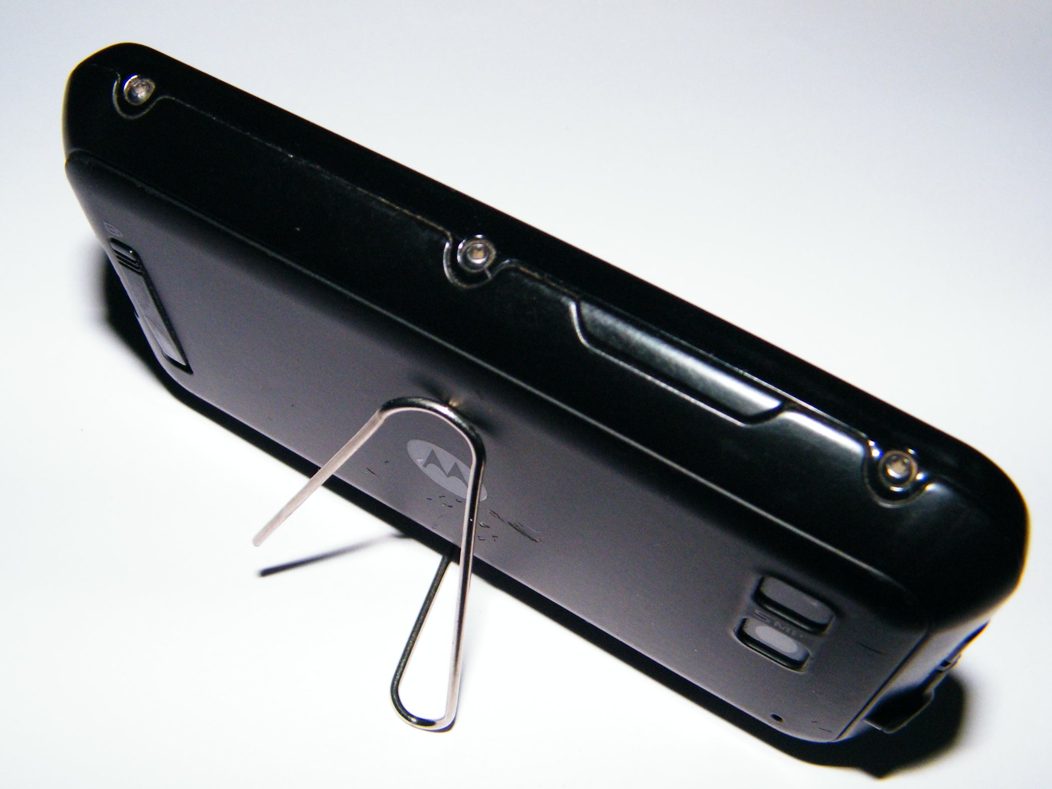DIY Phone Stand Paper Clip Mobile Phone Stand 2min 0 Project 5 diy-phone-stand-paper-clip-mobile-phone-stand-2min-0-project-5