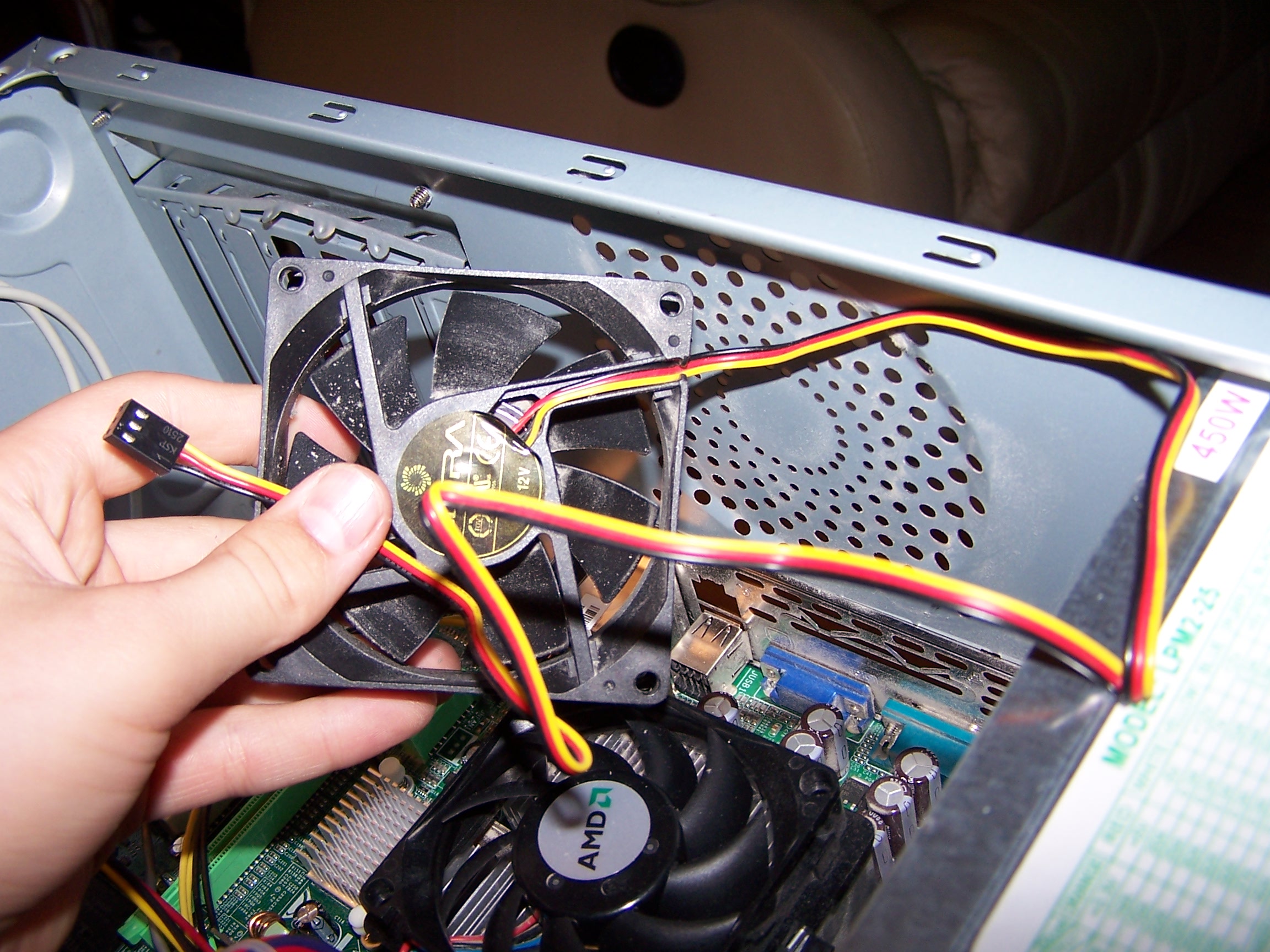 How to Build a Custom PC: the Complete N0ob's Guide to Building a ...