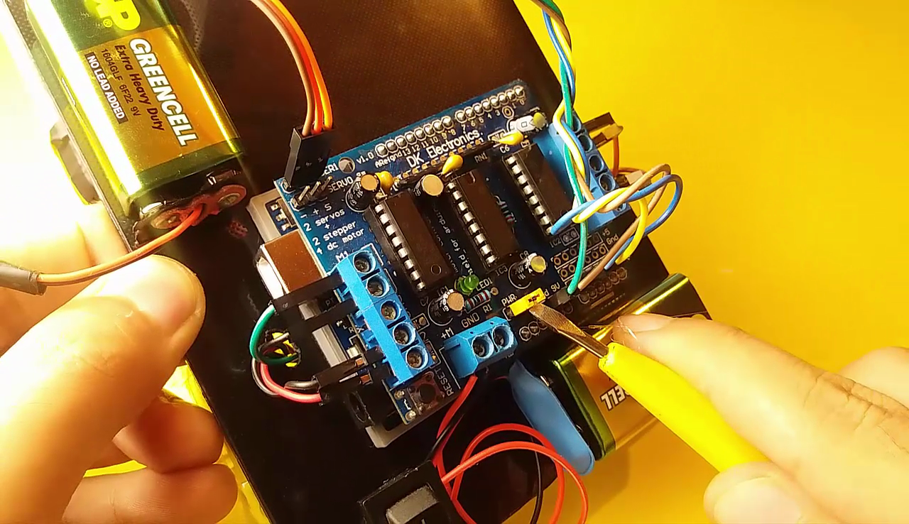 Arduino - Obstacle Avoiding Robot 4WD | Trybotics
