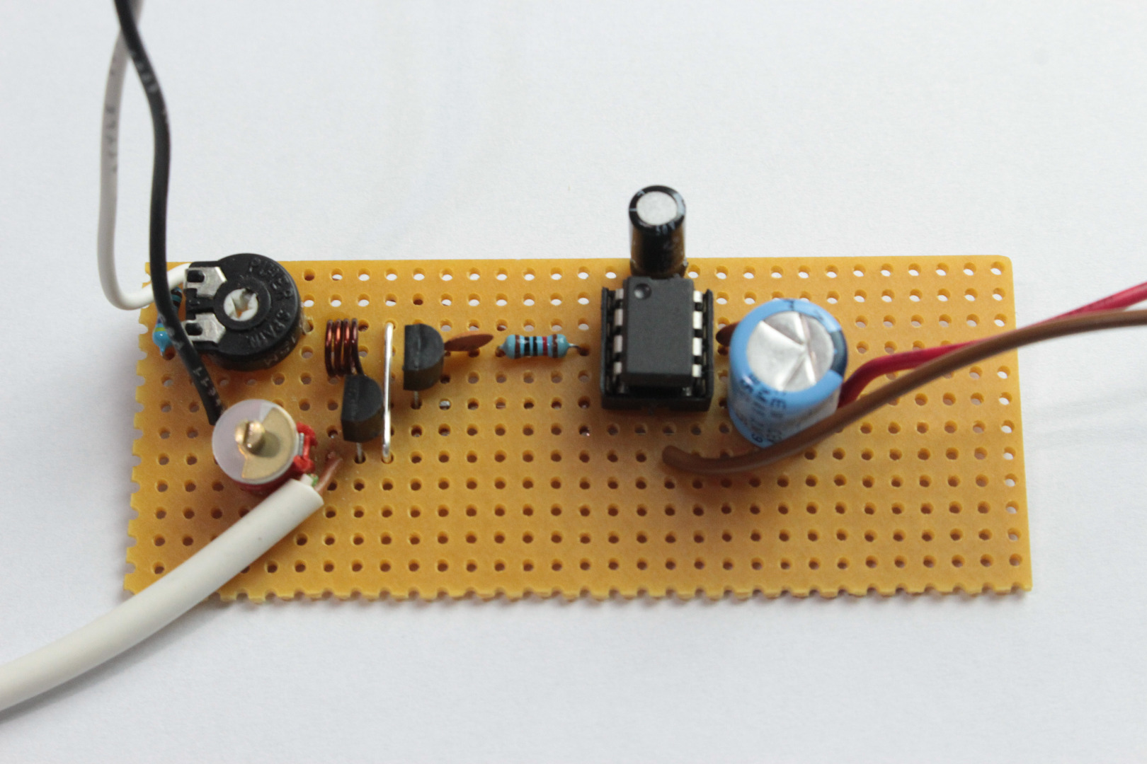 Build Your Own Crude FM Radio | Trybotics